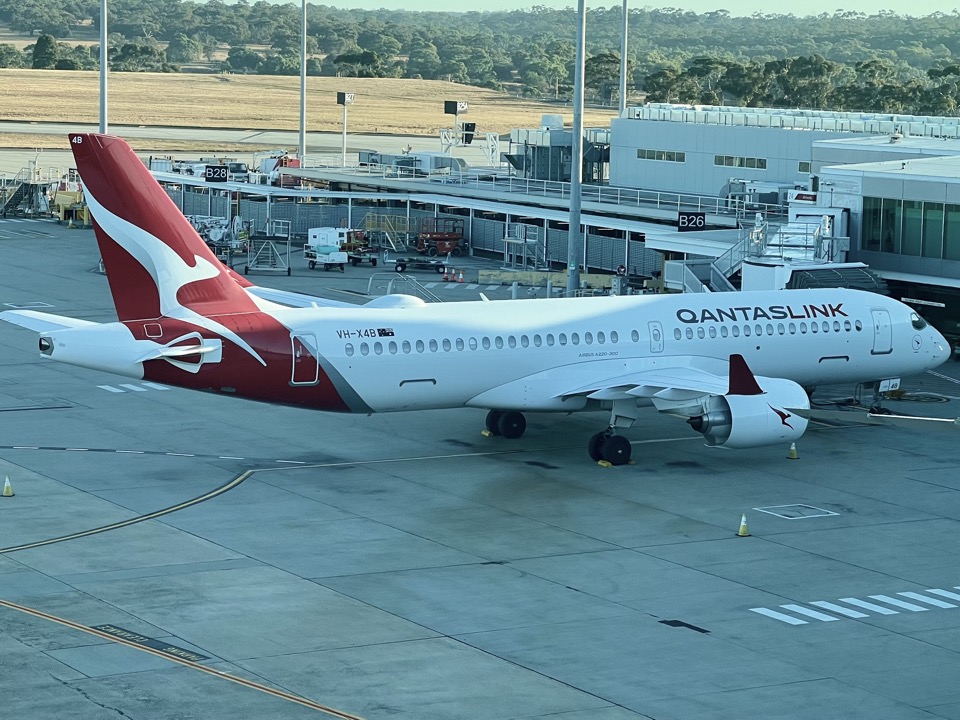 QANTASLINK A220-300 Melbourne to Canberra Australia Business Class ...